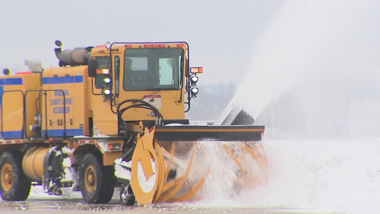 Waukesha County Airport snow removal; DRAFT | FOX6 Milwaukee