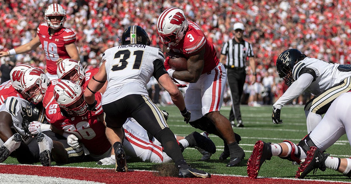 Wisconsin Badgers steamroll Purdue, Tawee Walker scores 3 TDs | FOX6 ...
