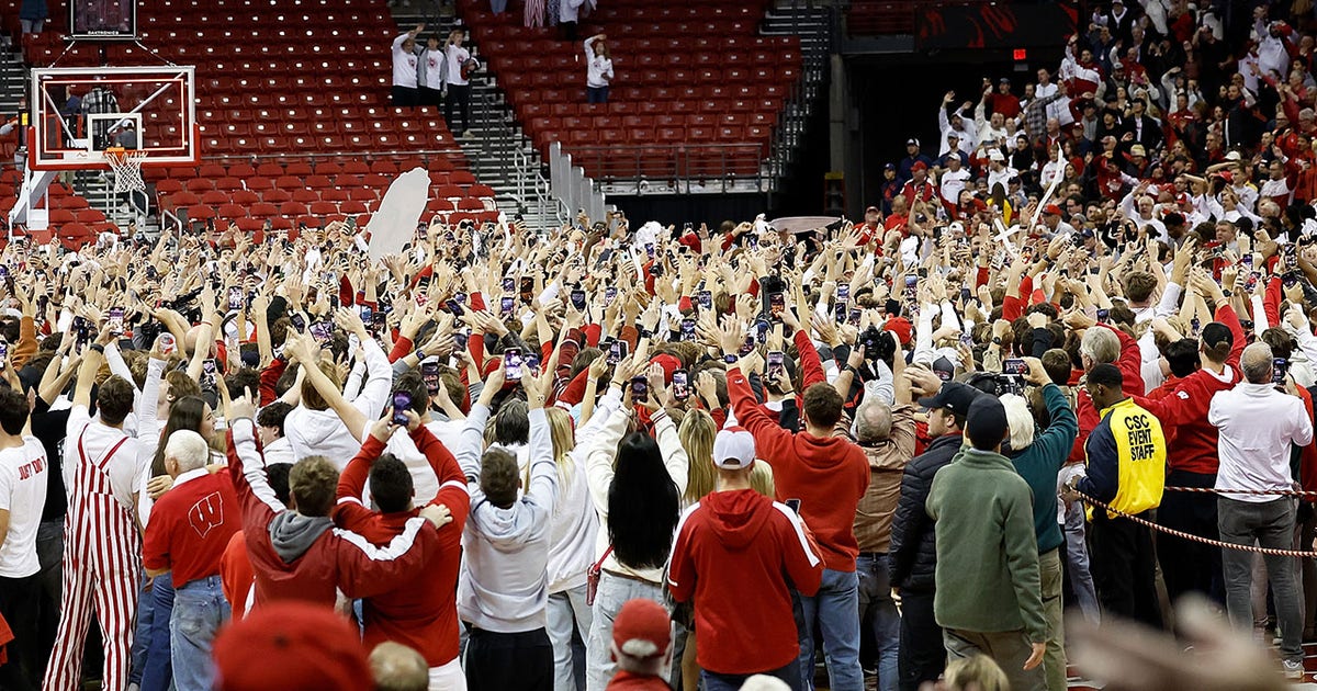 Wisconsin Badgers upset Arizona, fans storm Kohl Center court | FOX6 ...