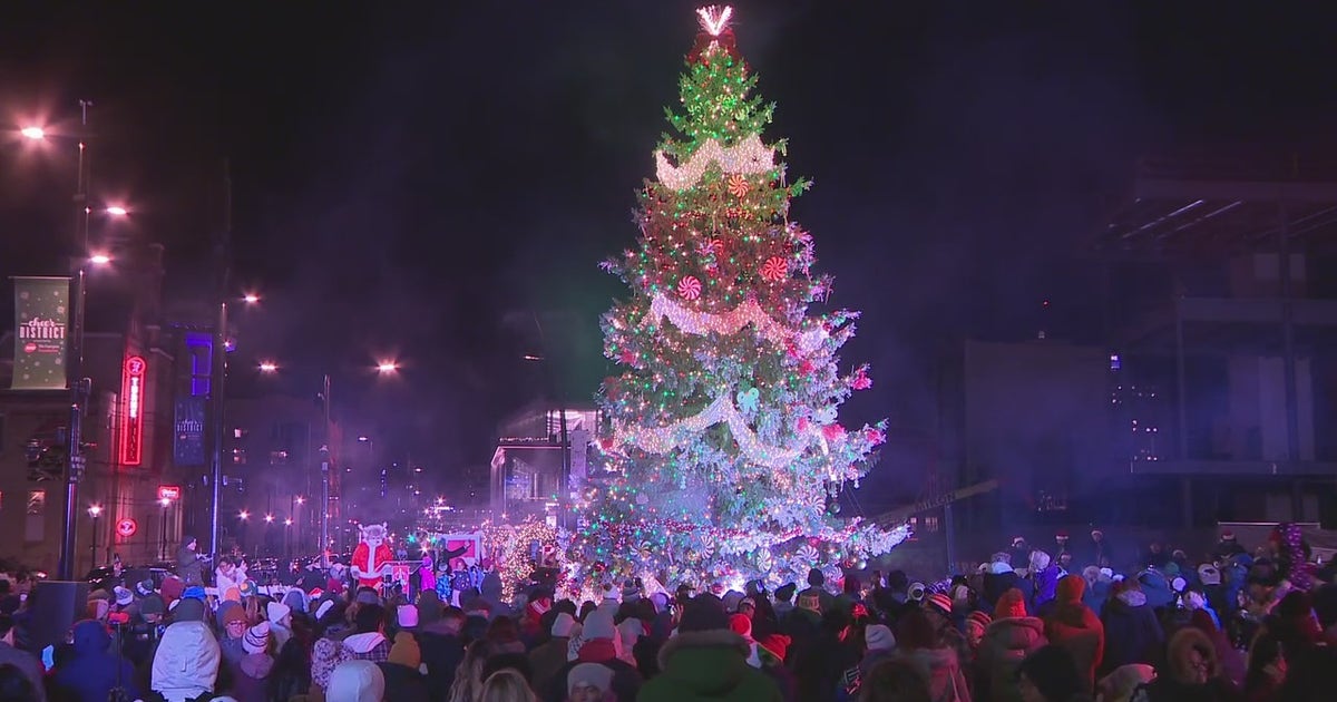 Milwaukee Christmas tree lighting; 111th annual celebration | FOX6 ...
