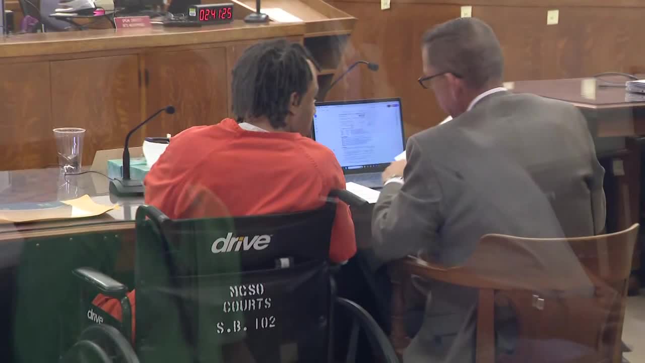 Darrell Brooks drops court-appointed attorney, wants to represent ...