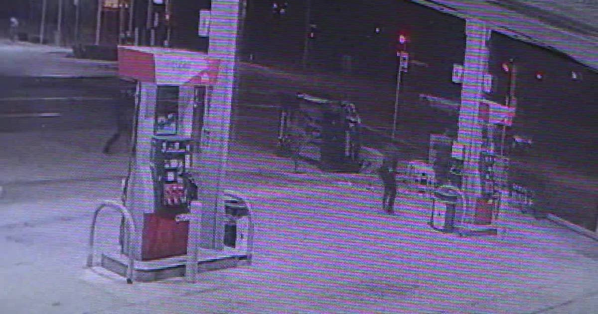 Milwaukee police pursuit and crash, 2 arrested; 'facsimile gun' found ...