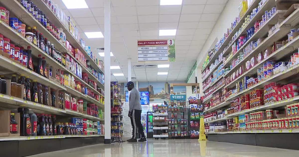 Trump tariffs, stocks plunge; Milwaukee grocery store, shoppers ...