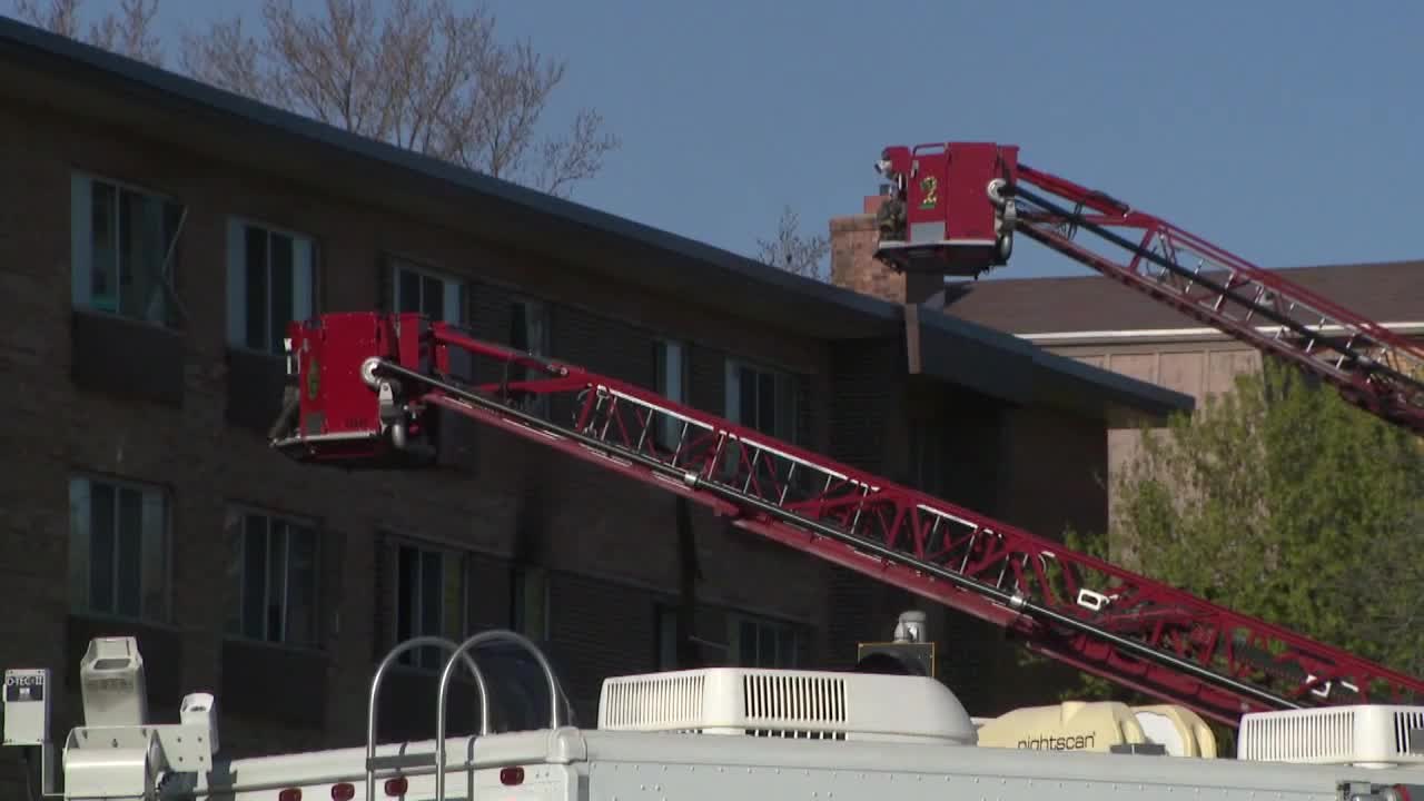 Milwaukee fatal apartment fire; no sprinkler system in building, but ...