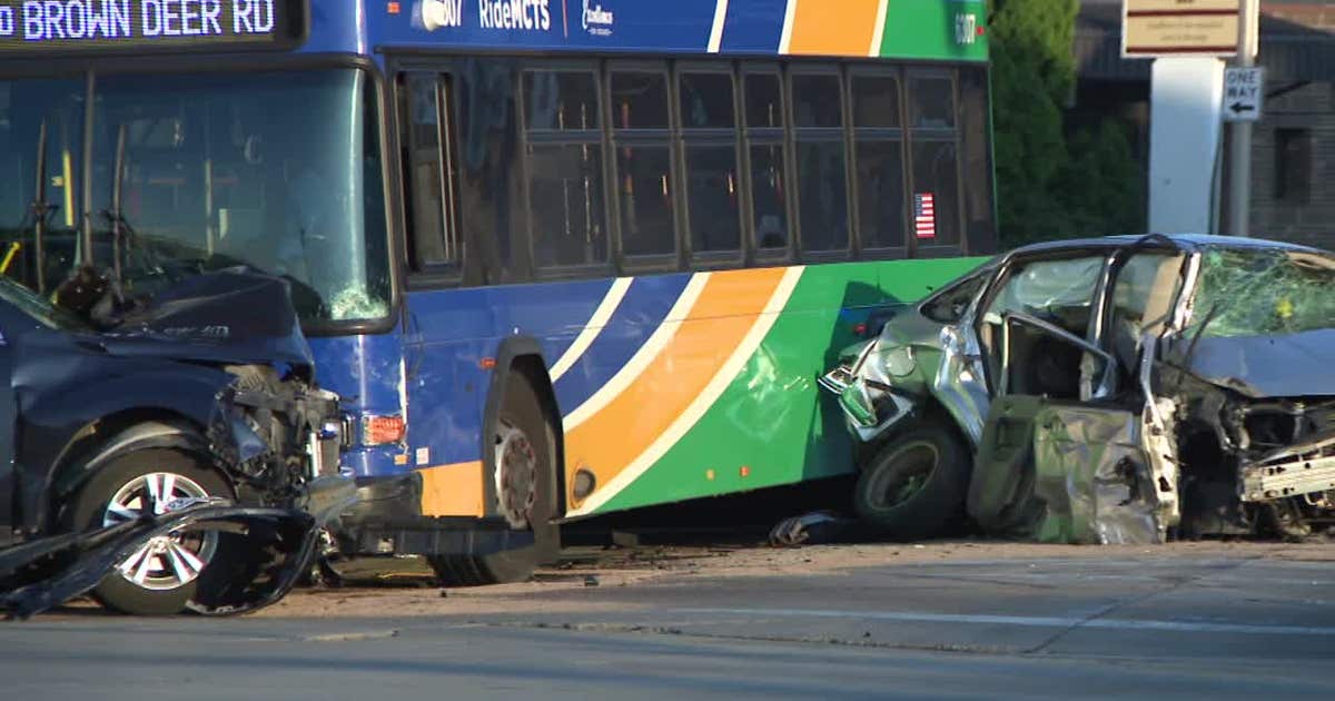 Milwaukee crash involving bus; 8 injured | FOX6 Milwaukee
