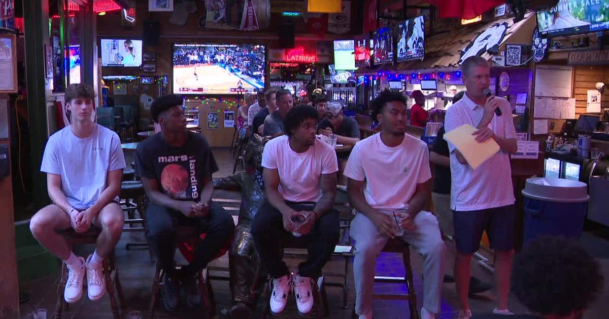 Marquette players receive a blue and gold welcome at Major Goolsby's ...