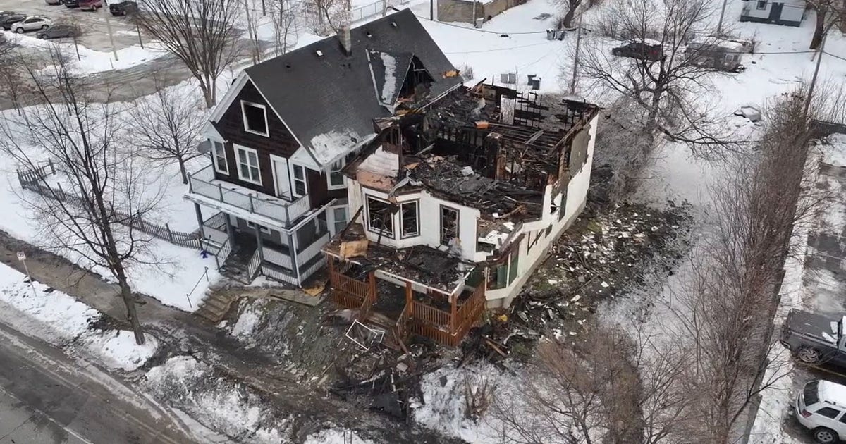 Milwaukee fire near 27th and Juneau; house, duplex damaged | FOX6 Milwaukee