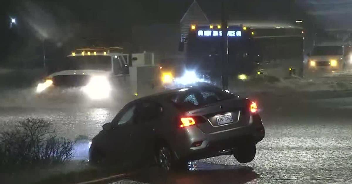 Flash floods submerge vehicles, Milwaukee Fire Department responds ...
