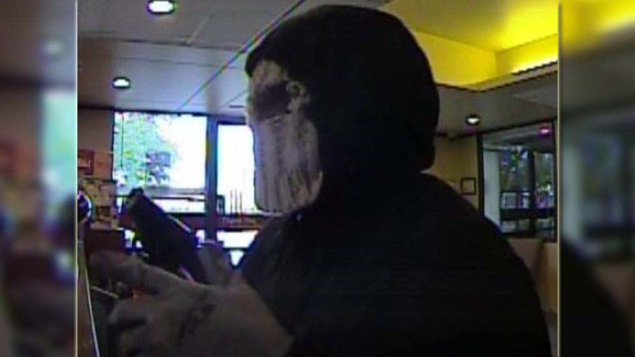 Austin police search for bank robbery suspect | FOX 7 Austin