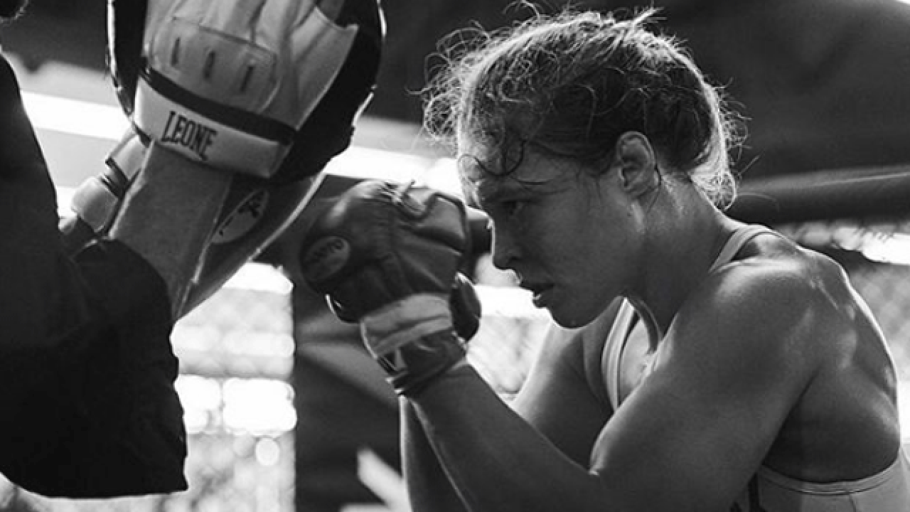 Ronda Rousey returns to reclaim her title belt at UFC 207 | FOX 7 Austin