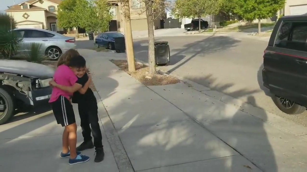 Texas boy brightens girl's bad day with a serenade | FOX 7 Austin