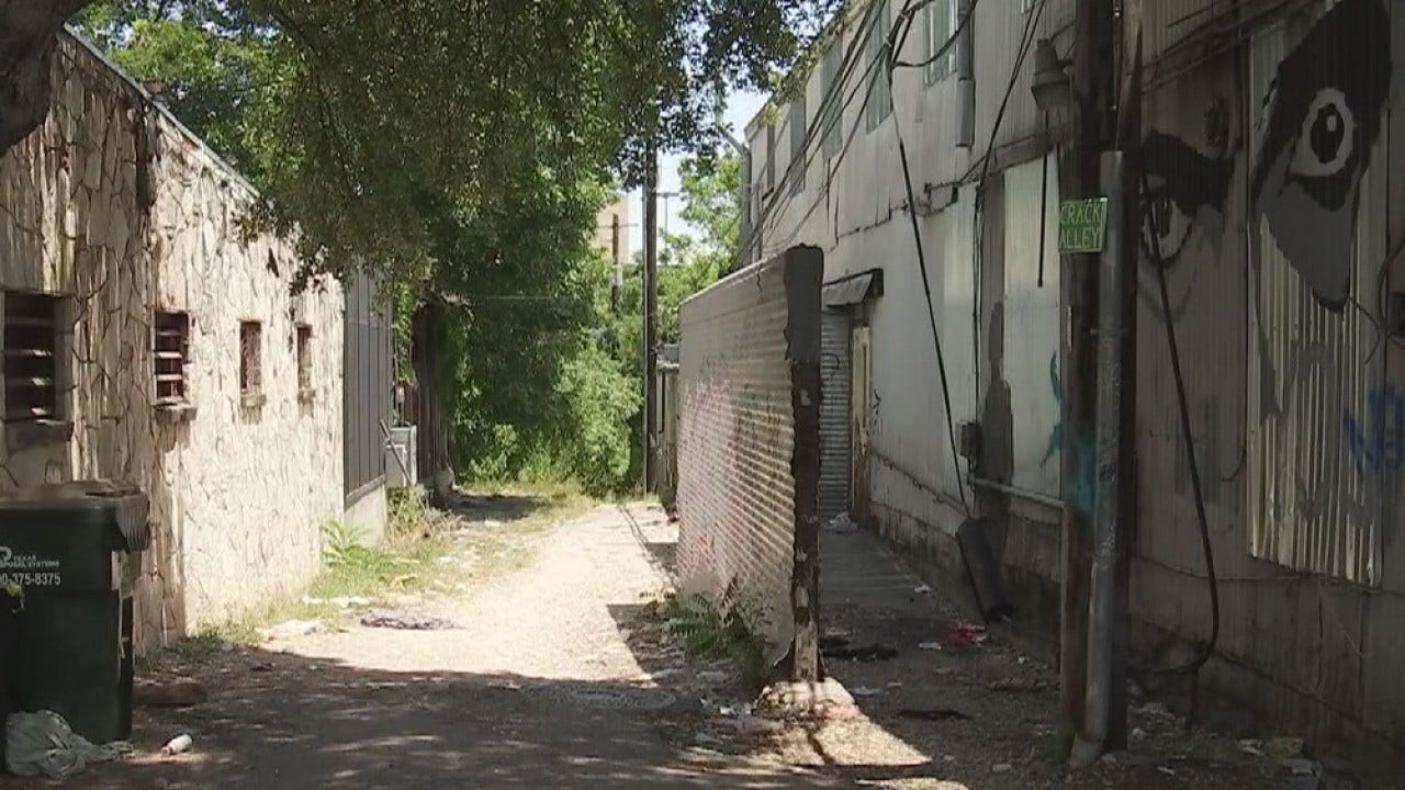 Still no improvements to 'crack alley' in Red River District