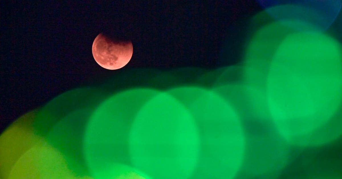 Beaver Moon lunar eclipse 2021: Videos show longest partial eclipse in ...