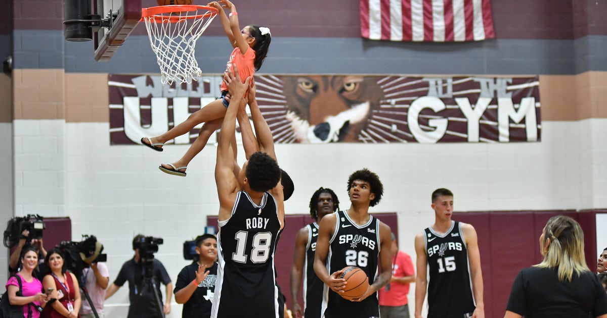 San Antonio Spurs hold practice at Uvalde High School gym | FOX 7 Austin