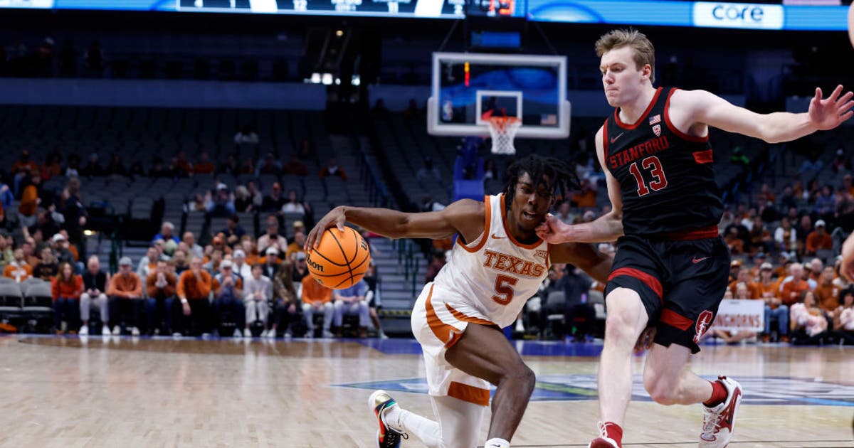 Carr helps No. 7 Texas beat Stanford 72-62 amid uncertainty | FOX 7 Austin