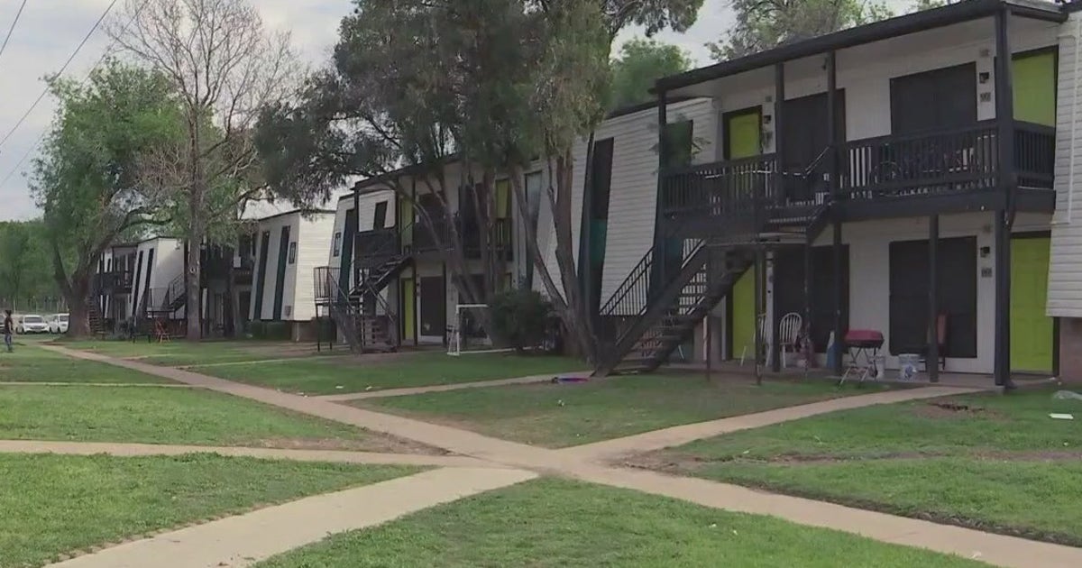 Severe living conditions at North Austin apartment complex, residents ...