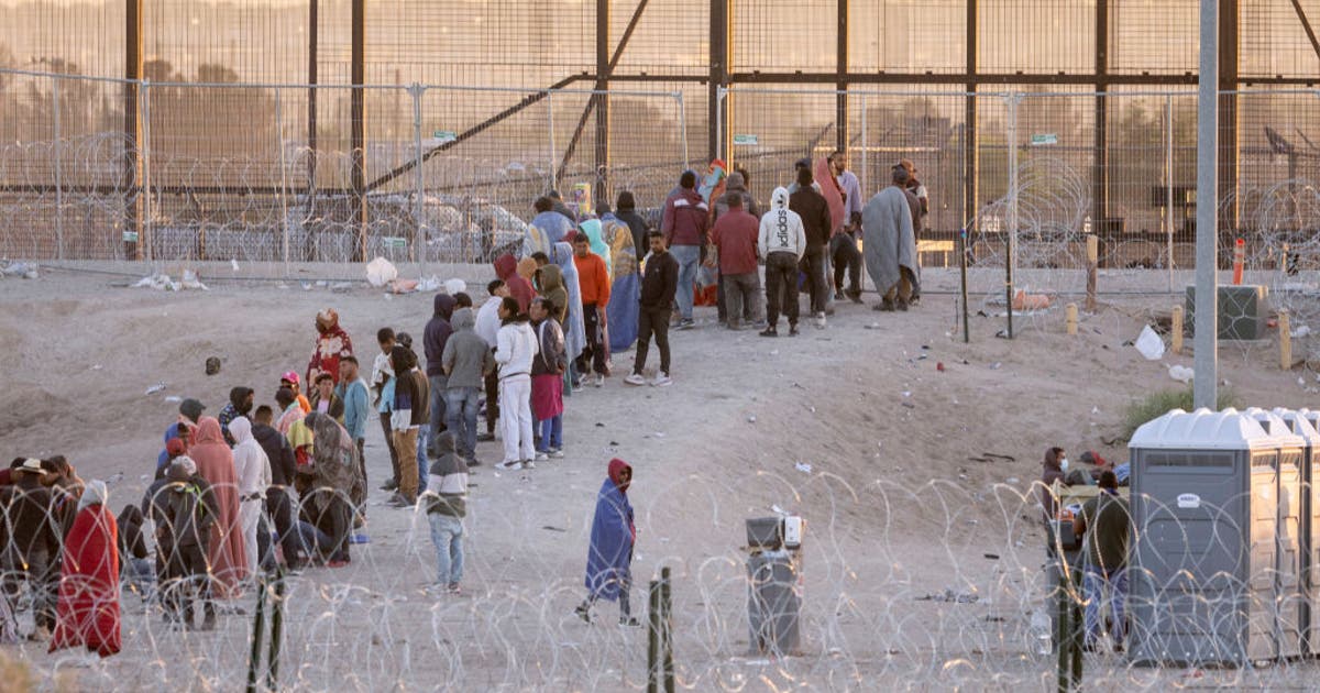 Texas sheriff files criminal case over migrants flown from San Antonio ...
