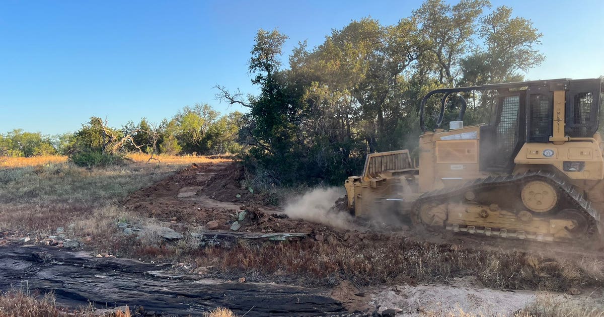 Moore Peak Fire: Gov. Abbott deploys wildfire resources to biggest fire ...