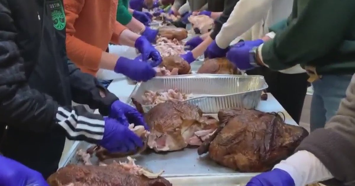 Thousands of holiday meals made, delivered for Operation Turkey | FOX 7 ...