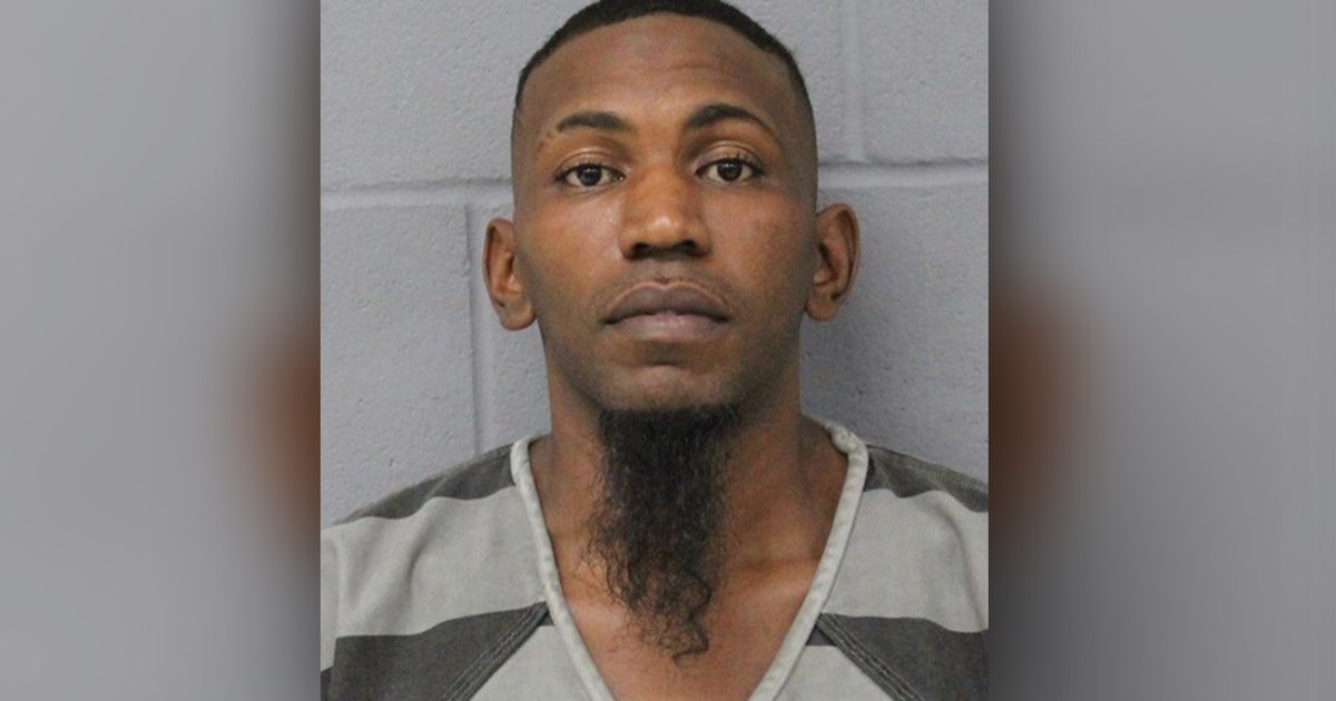 Austin murder suspect sat on porch covered in sheet before shooting ...
