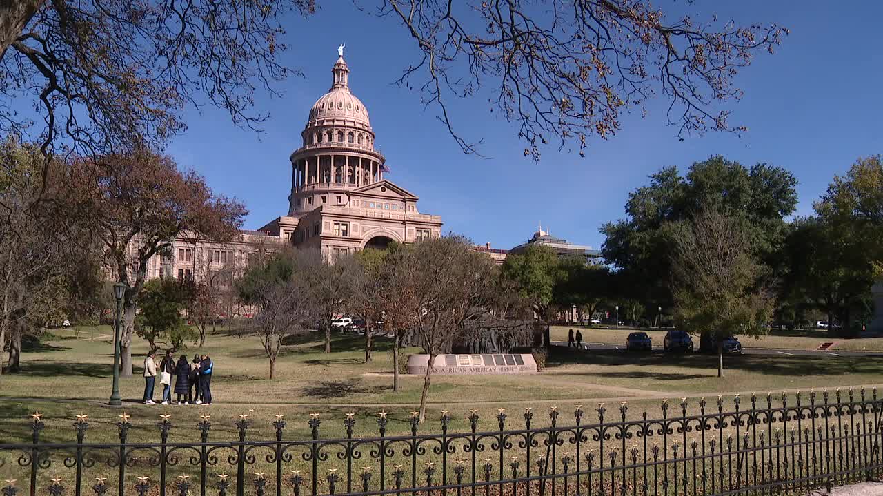 Texas special session threat, spying, and the loss of a political giant ...