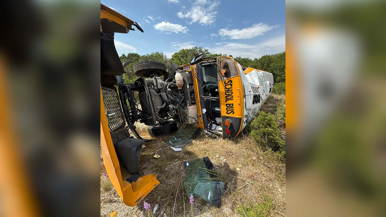 Leander ISD school bus rollover crash; several people hospitalized ...