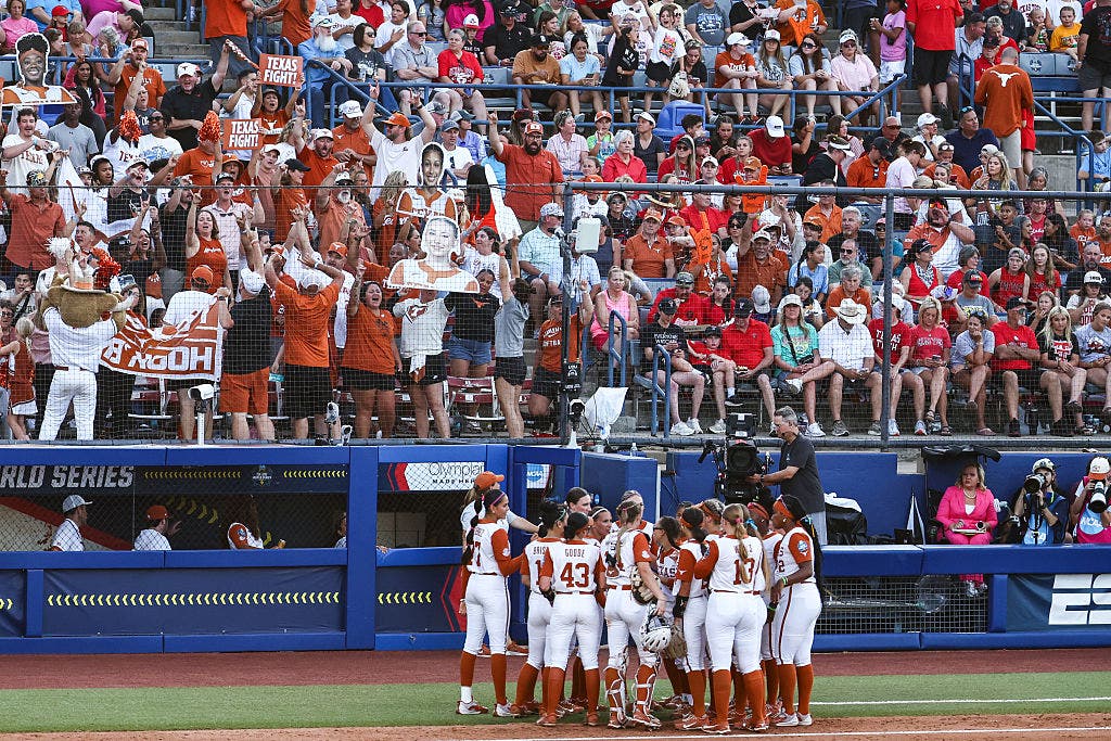 Texas rides Teagan Kavan, Katie Stewart to 7-3 win over Texas Tech to ...