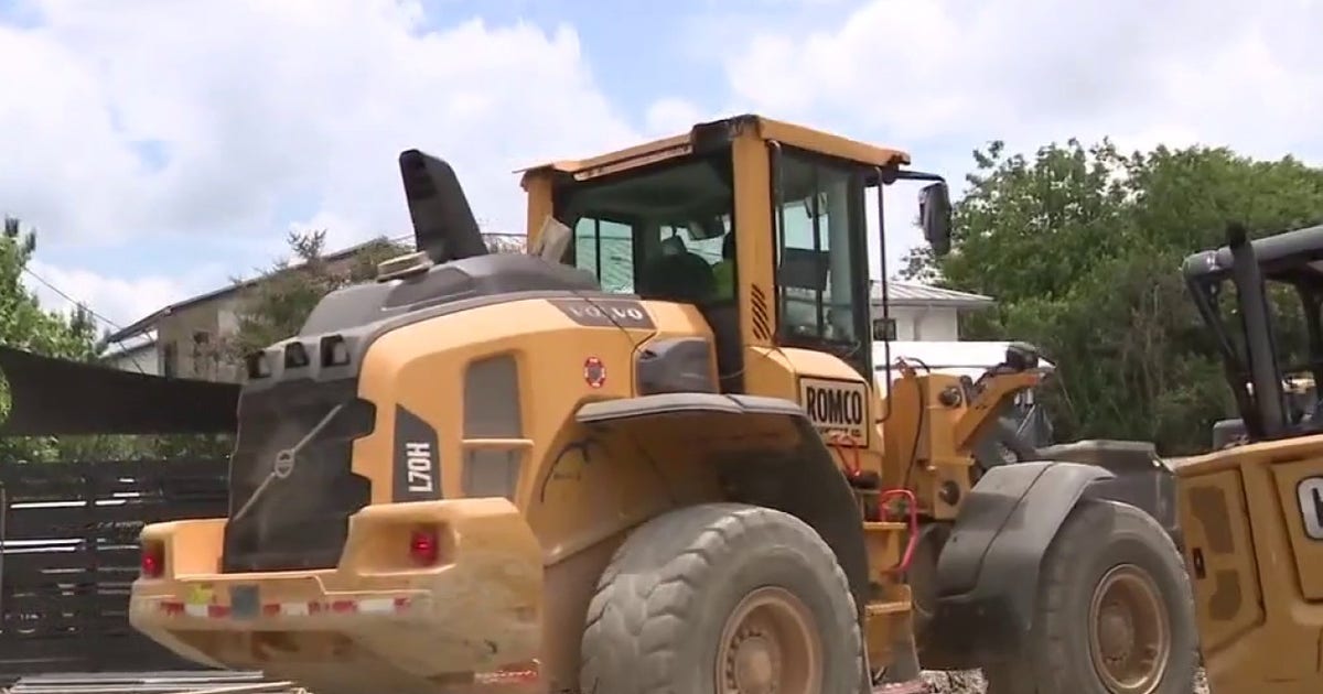 South Austin family deals with construction up against home, removal of ...
