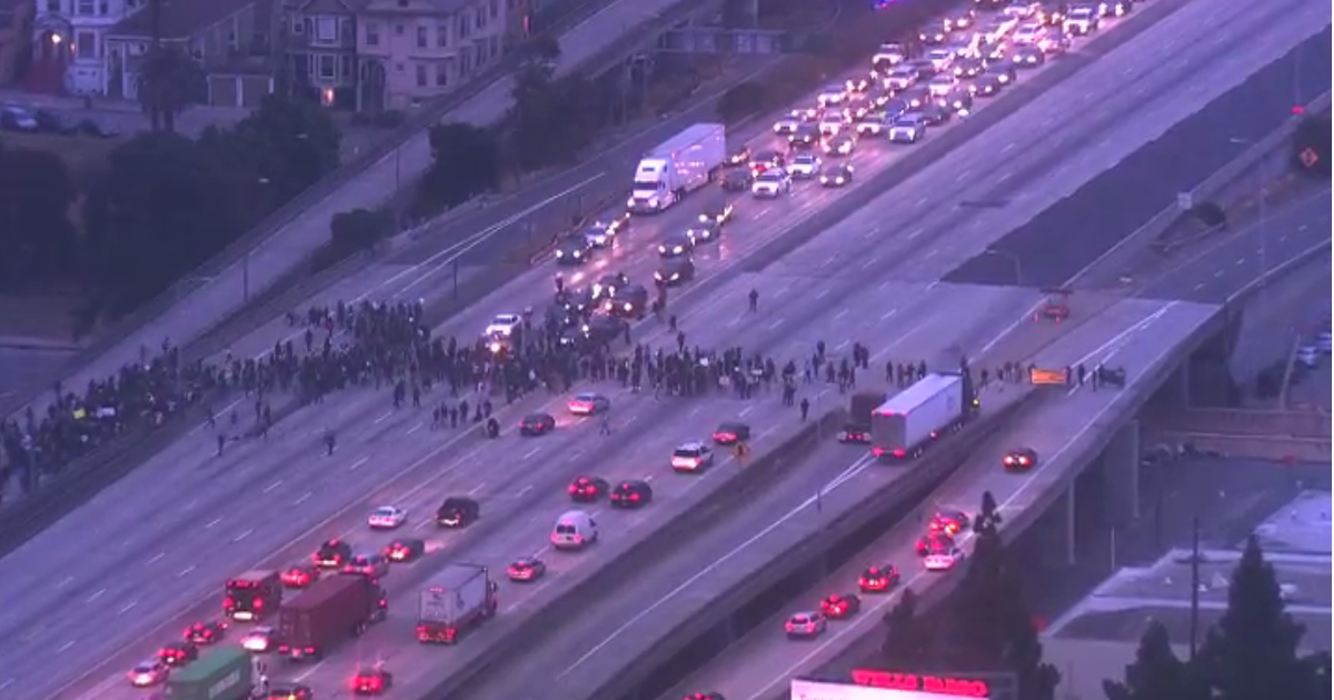 5 arrests after protesters in Oakland blocked I-880, vandalize Police ...