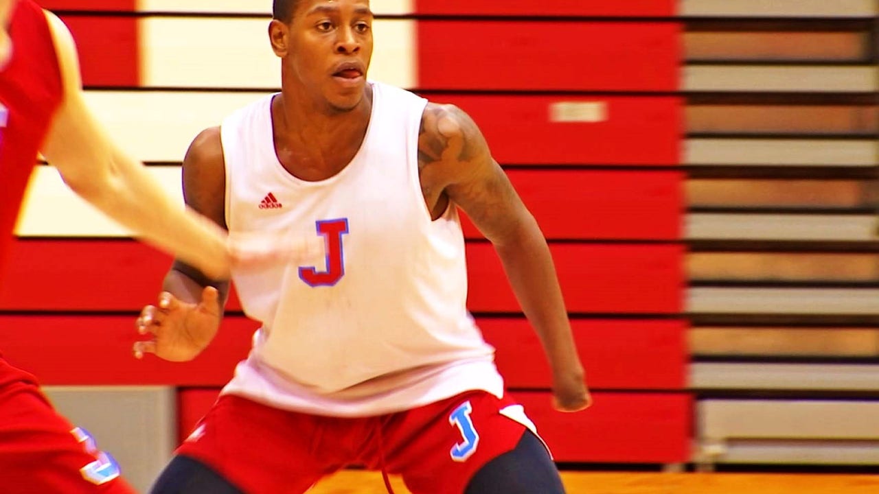 One-handed St. John's basketball player makes mark on the court | FOX 9 ...