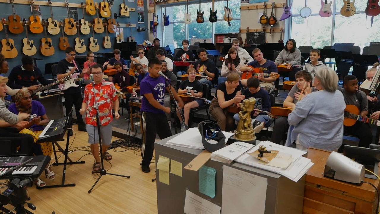 '3 Strings' of opportunity: Music teacher forms rock band for students ...