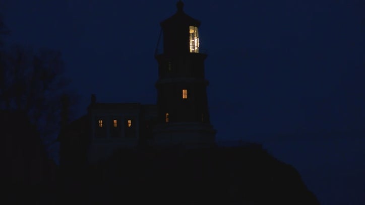 'Beacon of Hope': Split Rock Lighthouse lights beacon in show of ...