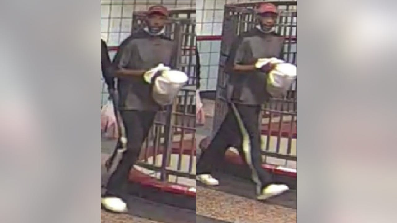 Video shows 85-year-old woman being mugged outside her Chicago home Video shows 85-year-old woman being mugged outside her Chicago home