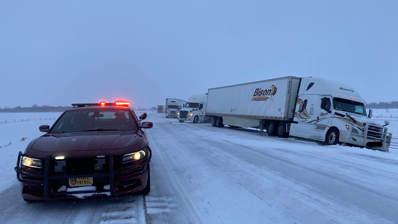 Multi Vehicle Pileup Shuts Down Westbound I 94 Near Moorhead Msp Fox