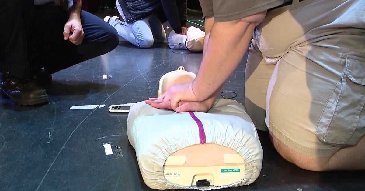 Young children learning how to perform CPR, call 911 | FOX 9 ...