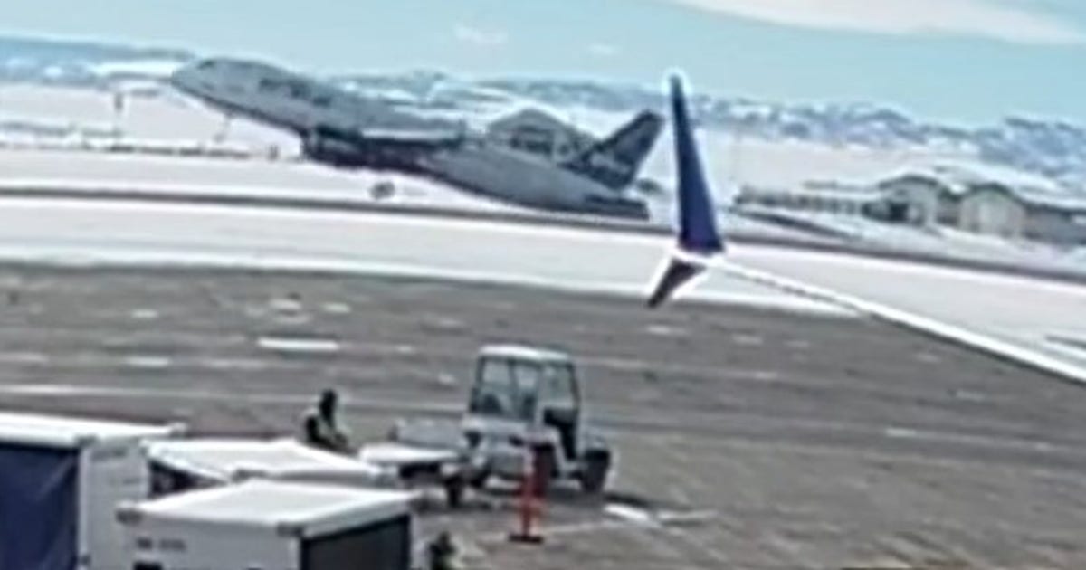 Planes narrowly avoid collision on runway in Colorado after pilot’s ...