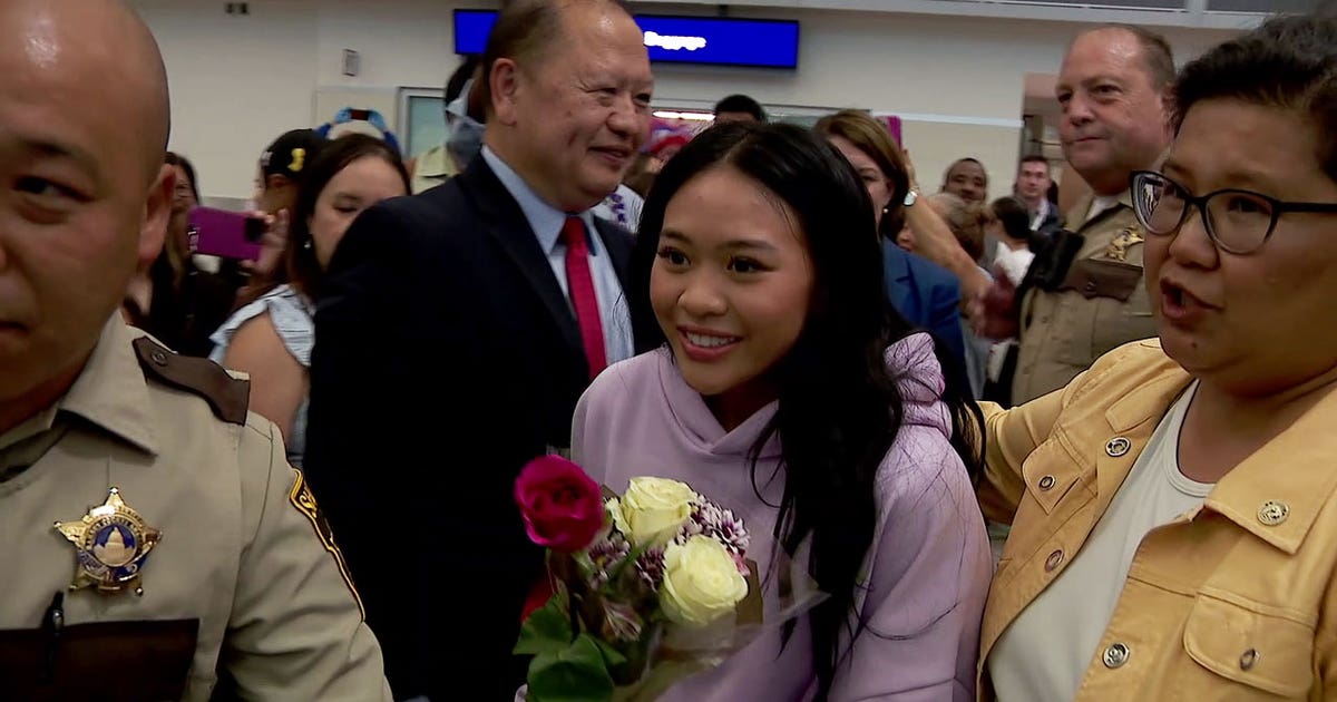 Suni Lee gets hero's welcome as she returns home to MN after Olympics ...
