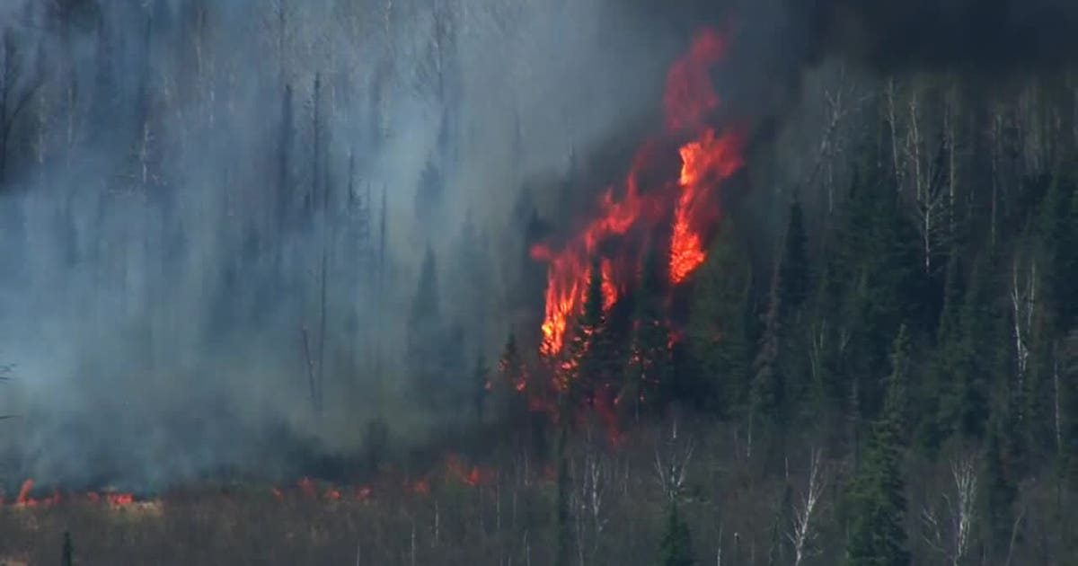 Minnesota wildfires: Crews hold Brimson Complex fires perimeter, fight ...