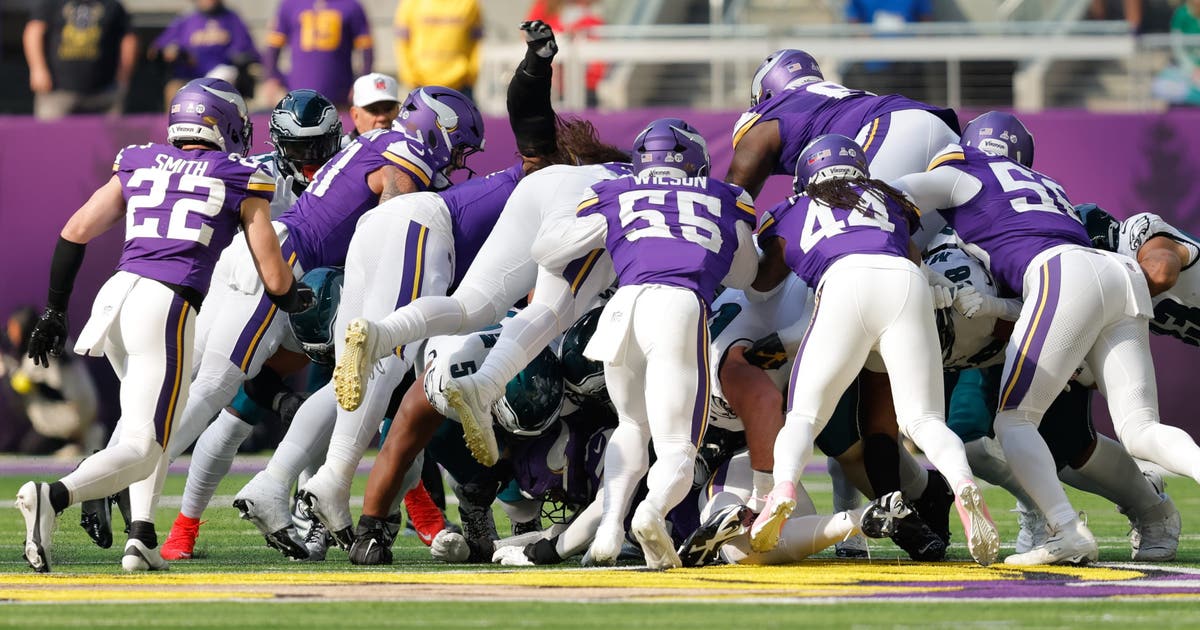 Vikings try bizarre formation against Eagles’ tush push | FOX 9 ...