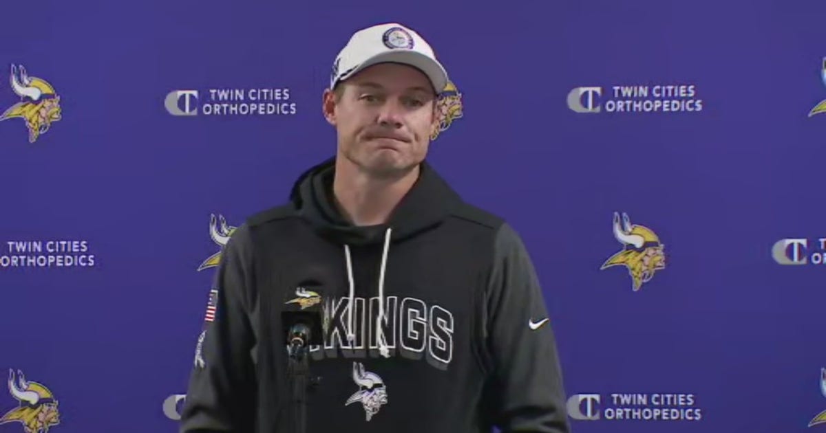 Kevin O’Connell defends Carson Wentz playing through shoulder injury ...