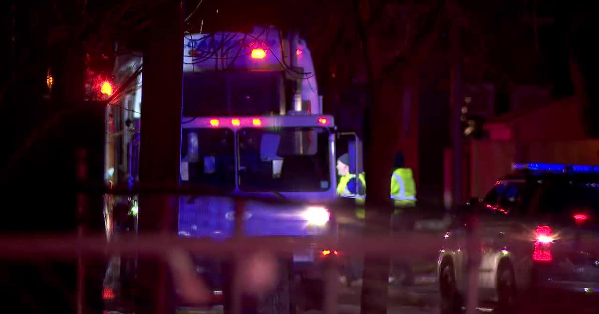 Minneapolis deadly ICE shooting: City removes barricade near scene ...