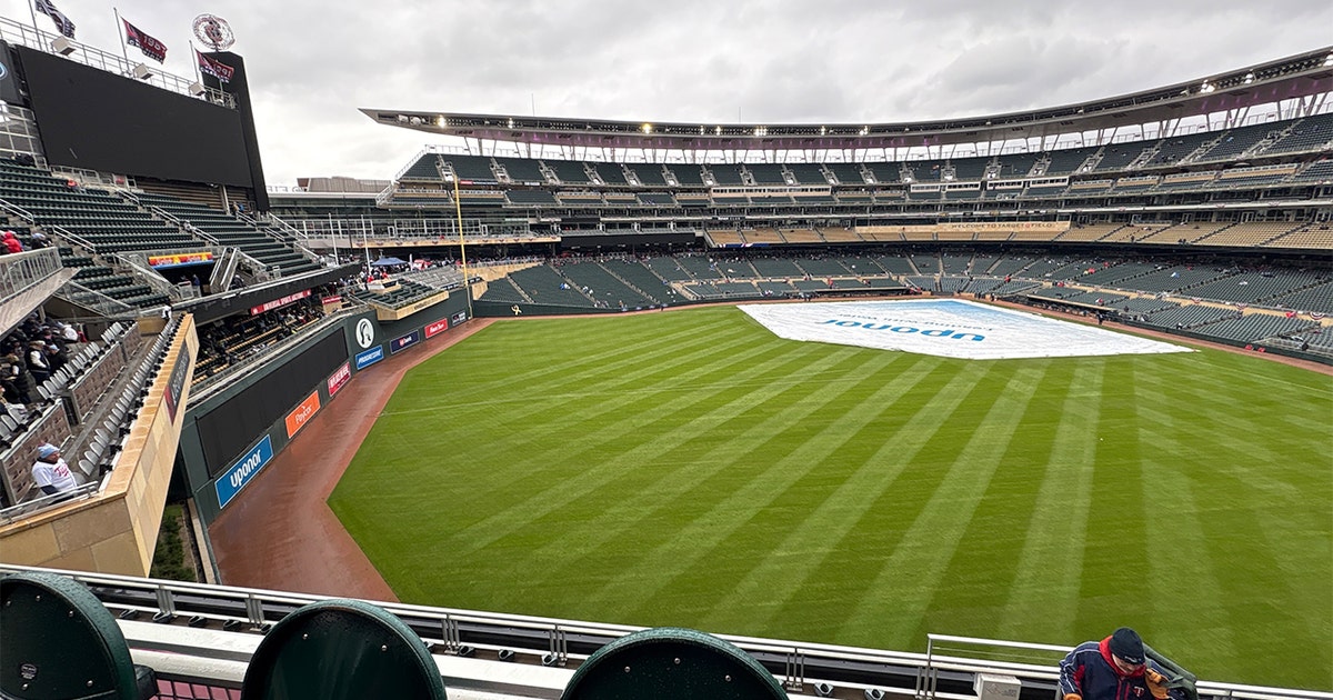 Target Field power outage left Twins home opener in the dark | FOX 9 ...