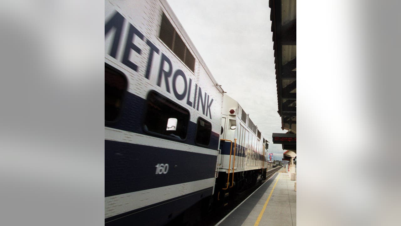 Woman Struck And Killed By Metrolink Train In Sylmar Fox 11 Los Angeles