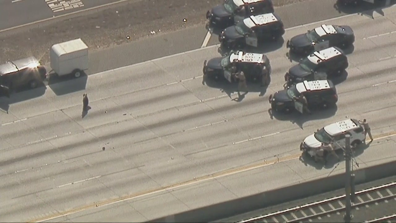 Police pursuit of stolen SUV pulling a trailer at high speeds | FOX 11 ...