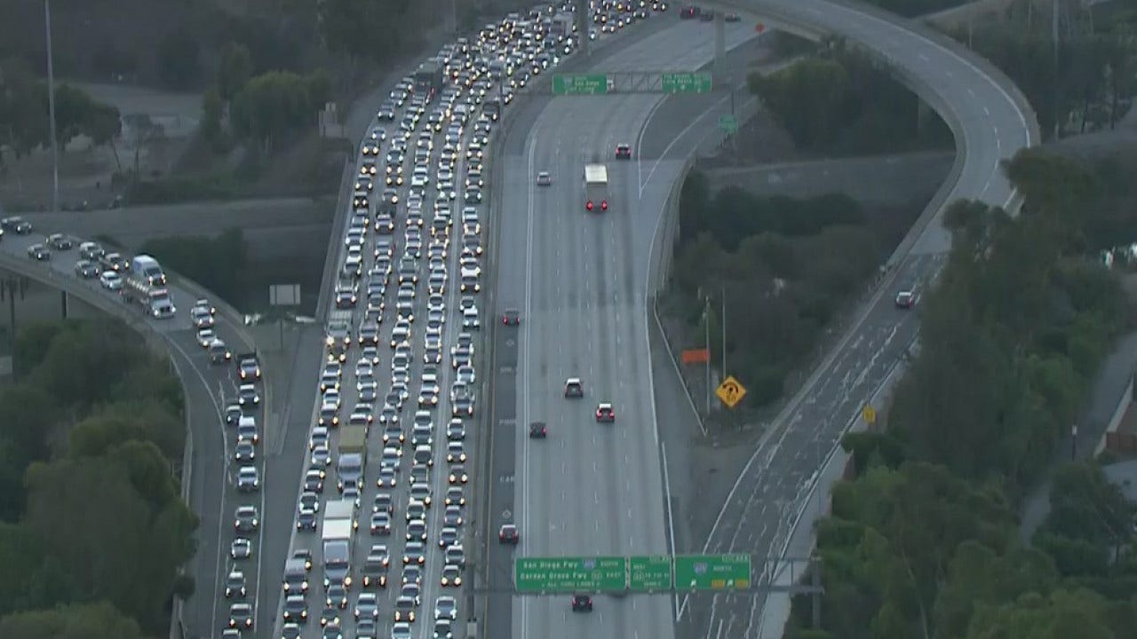 Crash on 405 in Freeway in Long Beach snarls traffic