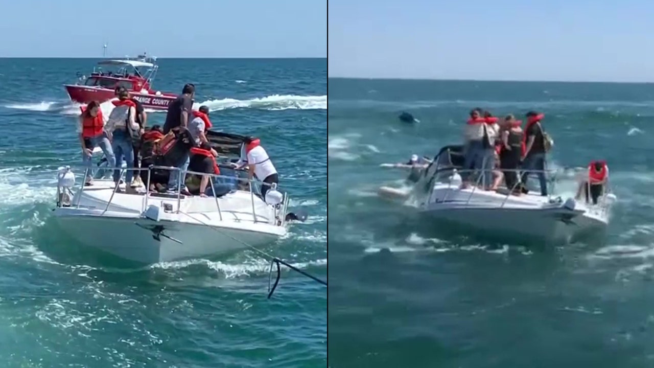 14 Rescued As Boat Sinks Near Newport Harbor Fox 11 Los Angeles