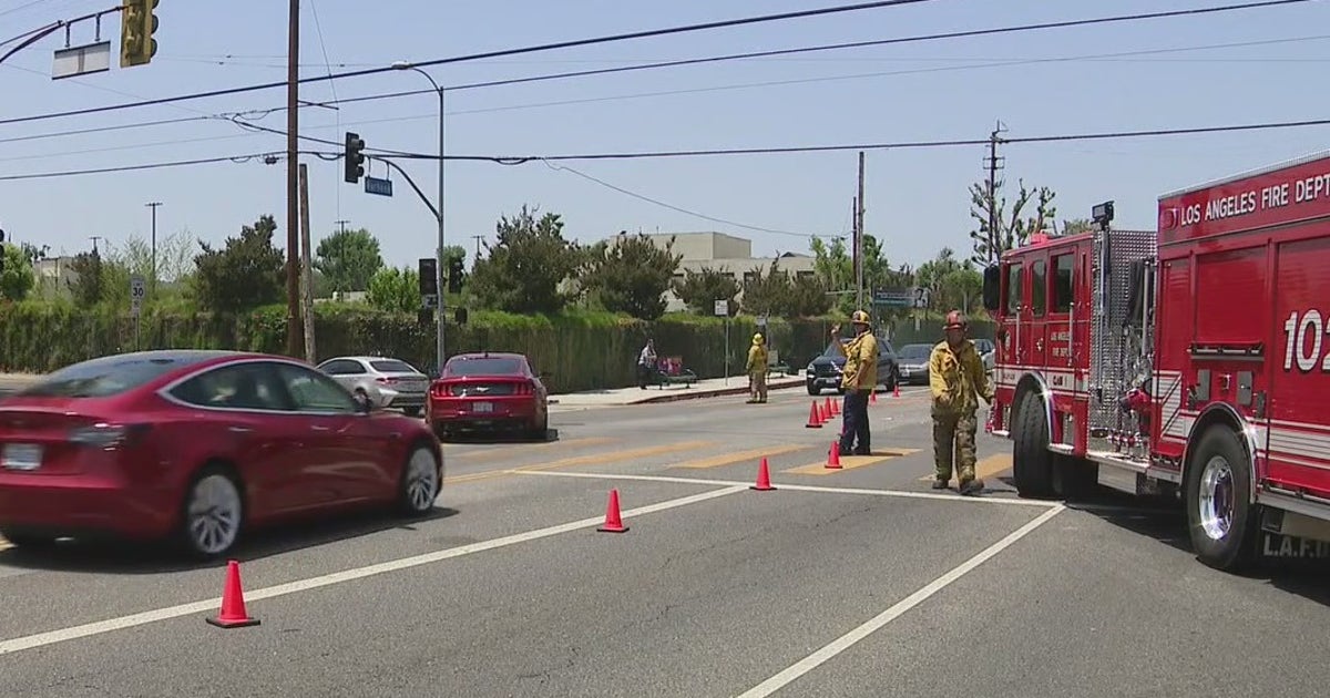 Transformers explode, knocking out power to thousands in Valley Glen ...