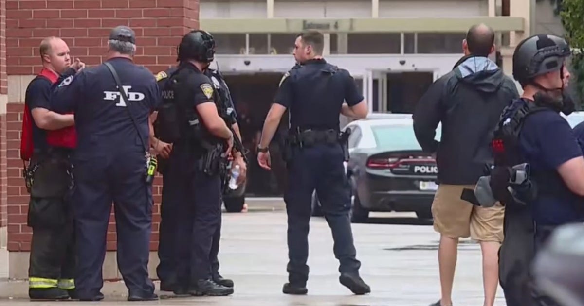 Indiana mall shooting: 3 dead; witness kills gunman | FOX 11 Los Angeles