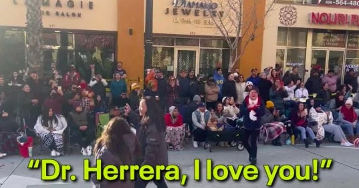 VIDEO: Mom of cancer patient runs alongside Rose Parade float to thank ...