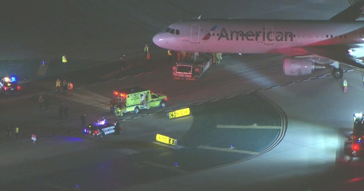 5 hurt after crash involving plane and bus at LAX | FOX 11 Los Angeles